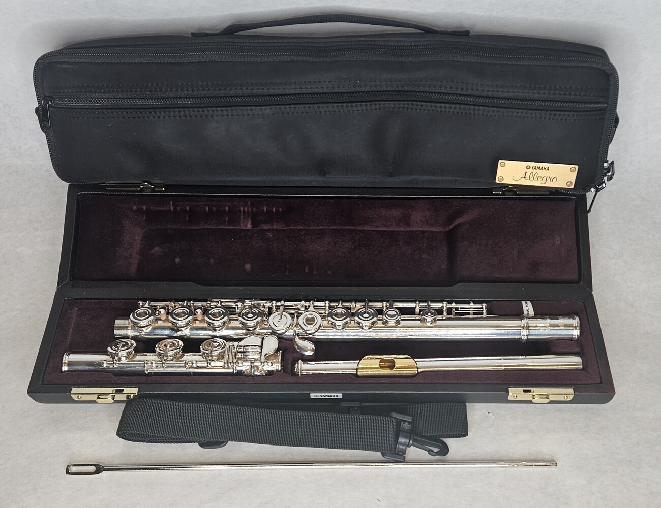 Yamaha Allegro YFL - 372 Silver Student Flute w Gold Lip Plate Hard ...